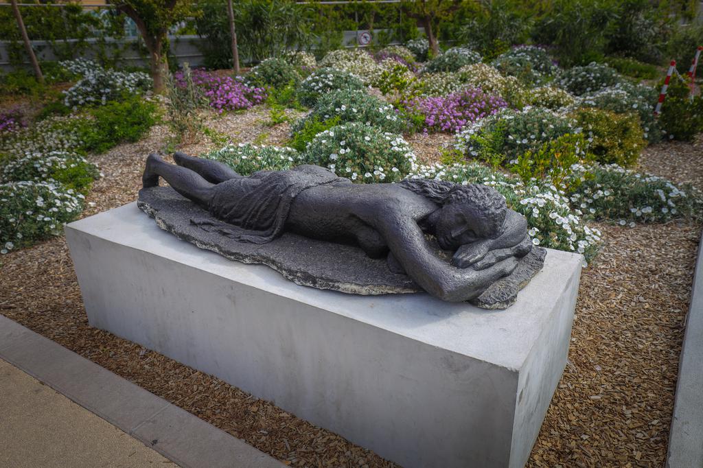 La dormiente - Arturo MARTINI - Chemin Sculptures Rainier III