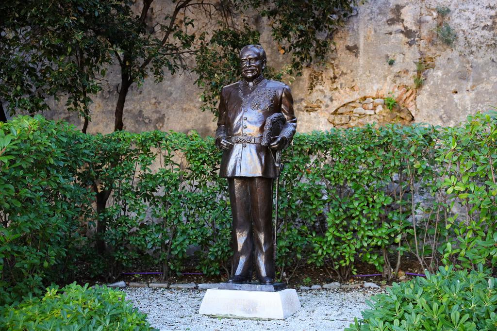 Le Prince Rainier III de Monaco - Kees VERKADE - Chemin Sculptures ...